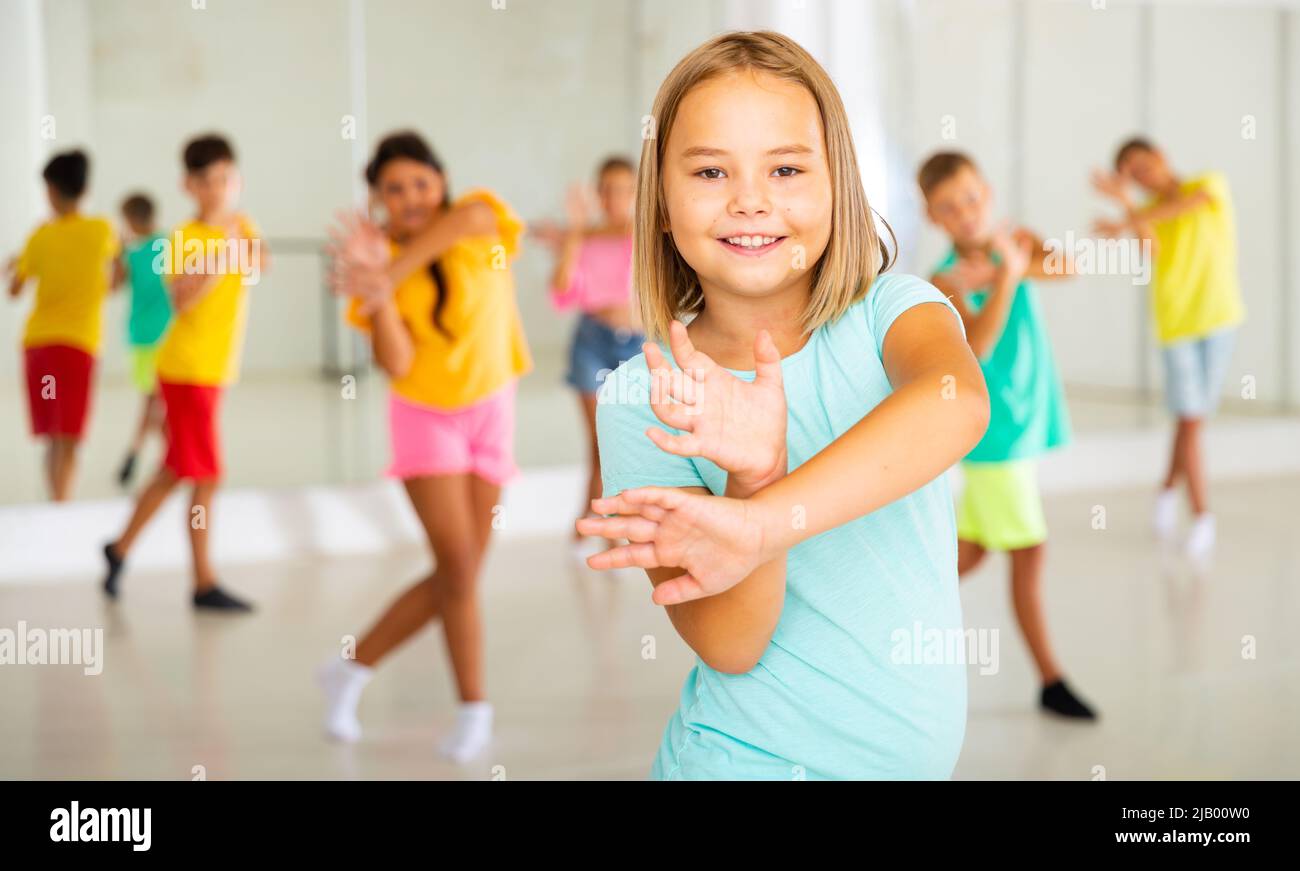 Kids at dance class hi-res stock photography and images - Alamy