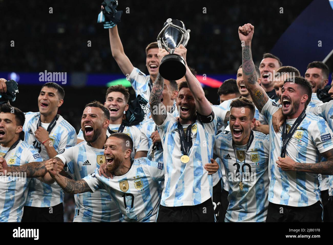Lionel messi argentina trophy hi-res stock photography and images - Alamy