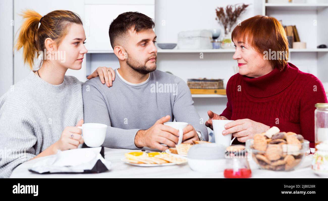 Serious conversation over cup of tea Stock Photo - Alamy