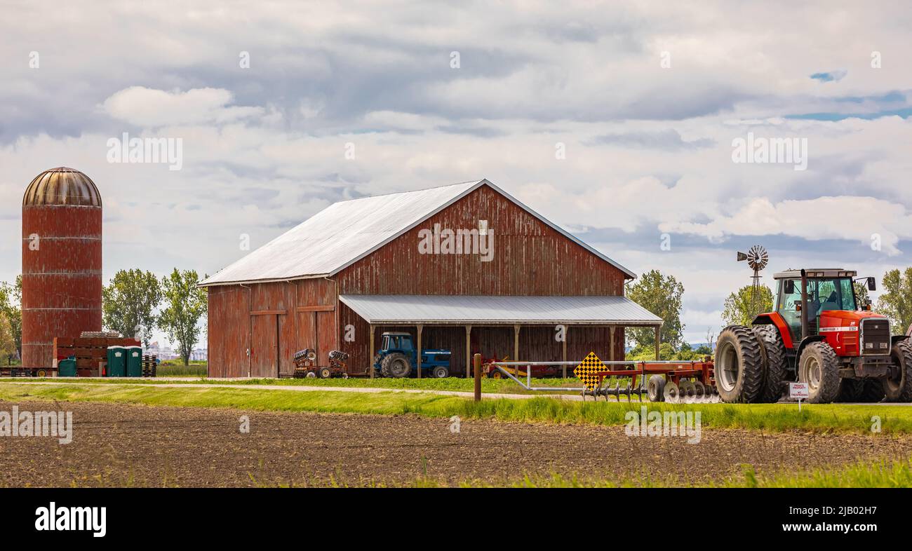 Typical North American Country Farm House in overcast day. Farm yard ...
