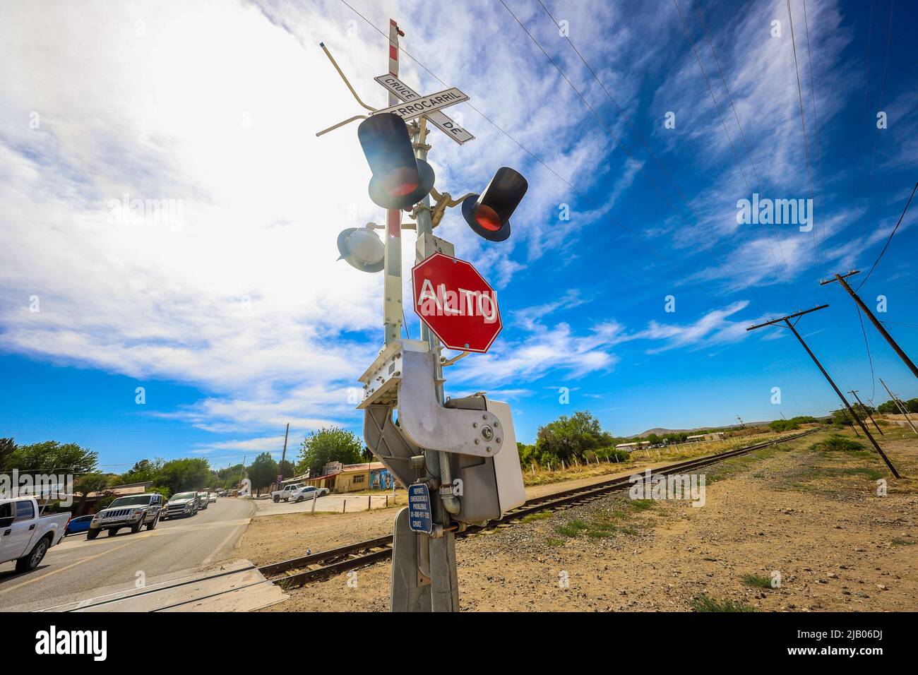 Tren cruces hi-res stock photography and images - Alamy