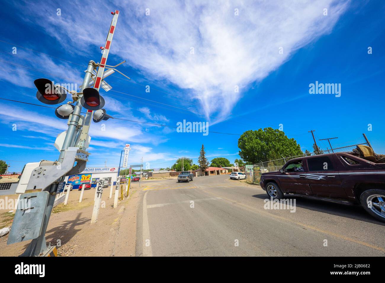 Tren cruces hi-res stock photography and images - Alamy