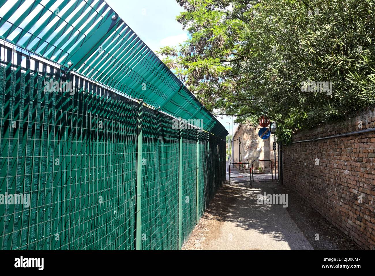 Outdoor scenery with an arching tree hi-res stock photography and ...