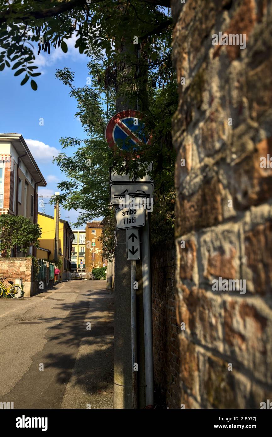 Dead end alleyway hi-res stock photography and images - Alamy