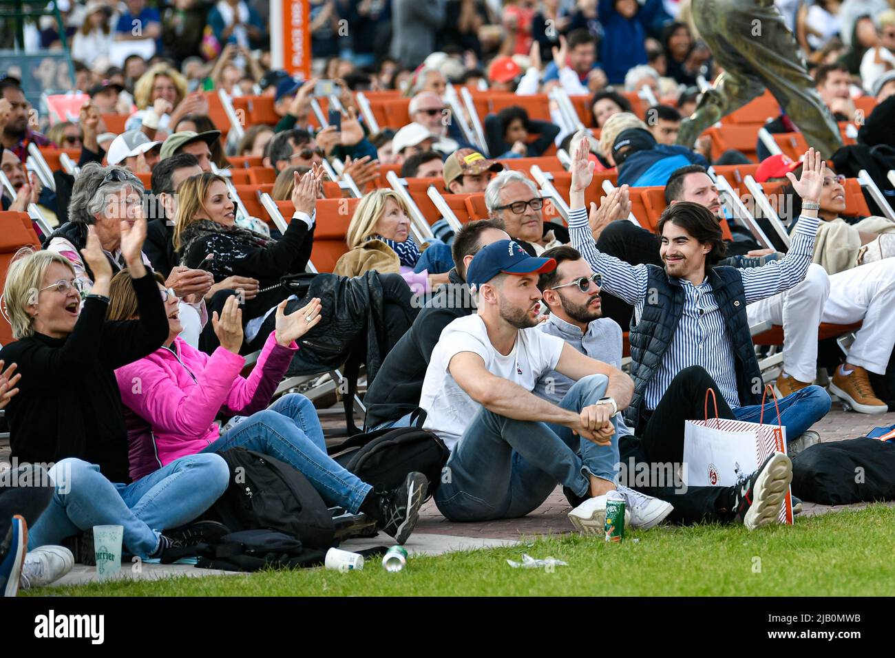 Paris french open stadium crowd hi-res stock photography and images - Alamy