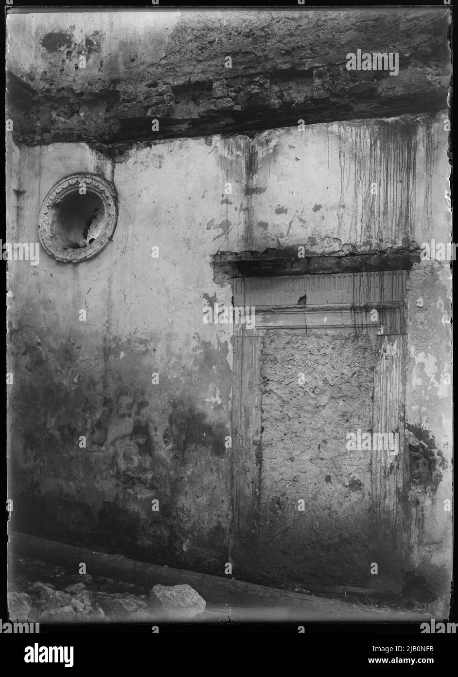 Portal window round Black and White Stock Photos & Images - Alamy