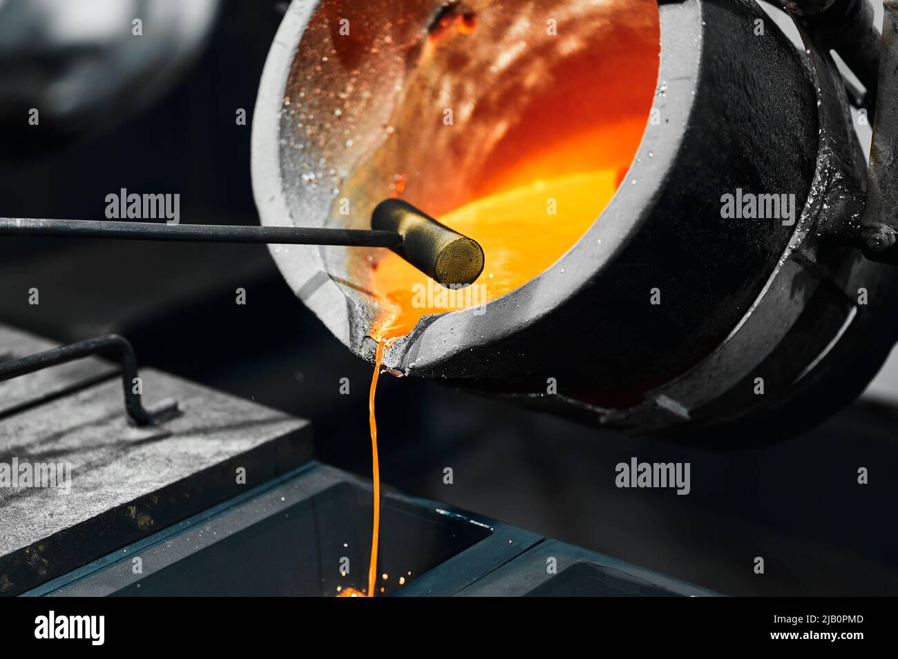 Molten silver is poured from a small ladle Stock Photo - Alamy