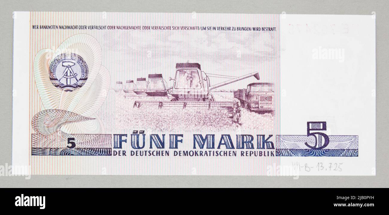 5 german mark banknote hi-res stock photography and images - Alamy
