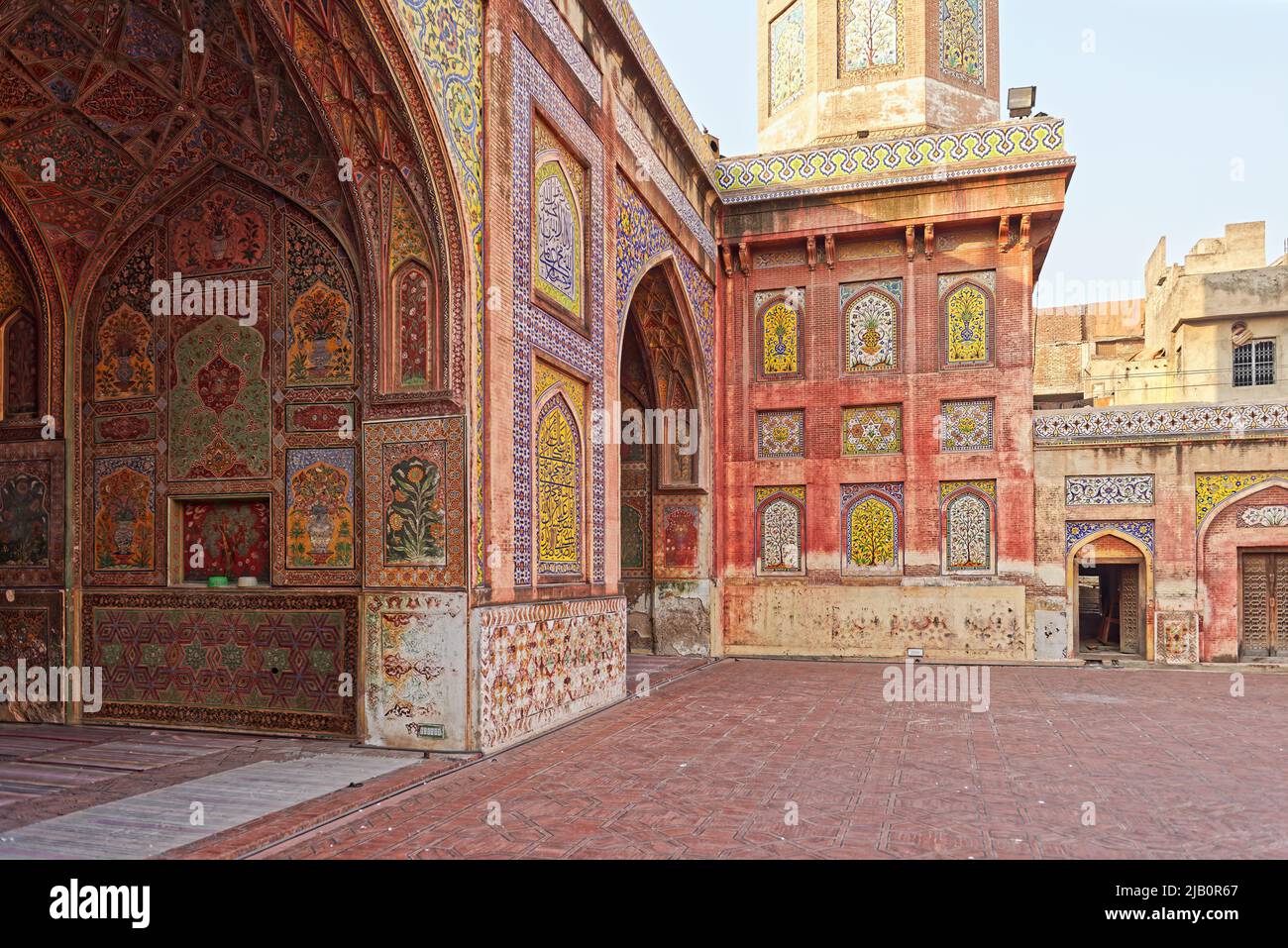 Masjid Wazir Khan, Lahore, Pakistan Stock Photo - Alamy