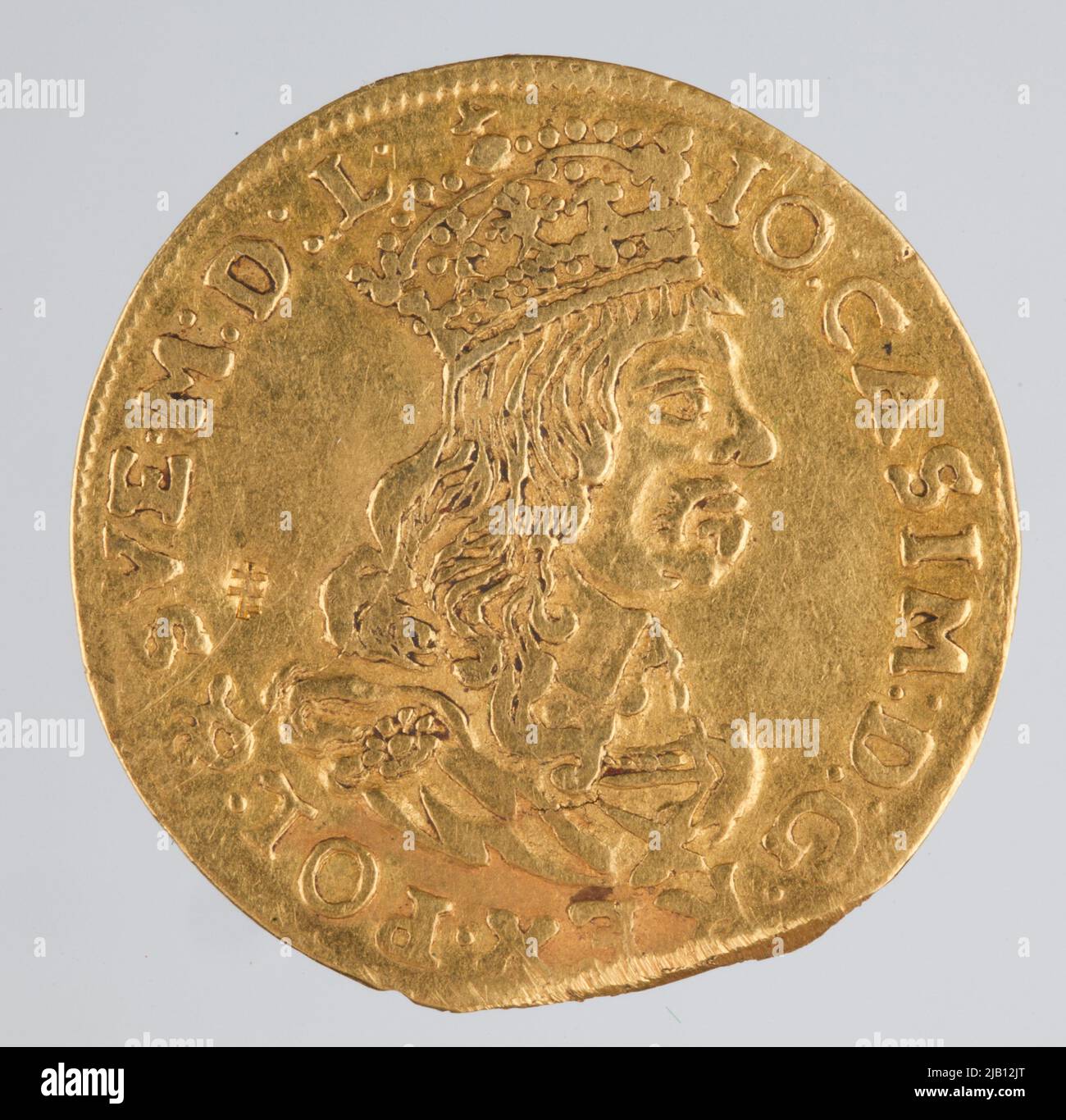 17th century gold crown hi-res stock photography and images - Alamy