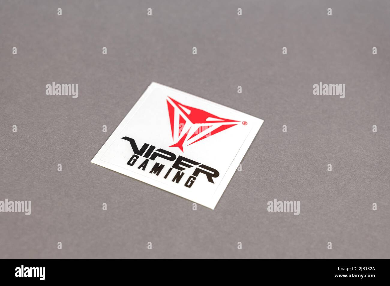 White rectangle with VIPER GAMING logo and inscription. Patriot DDR4 ...