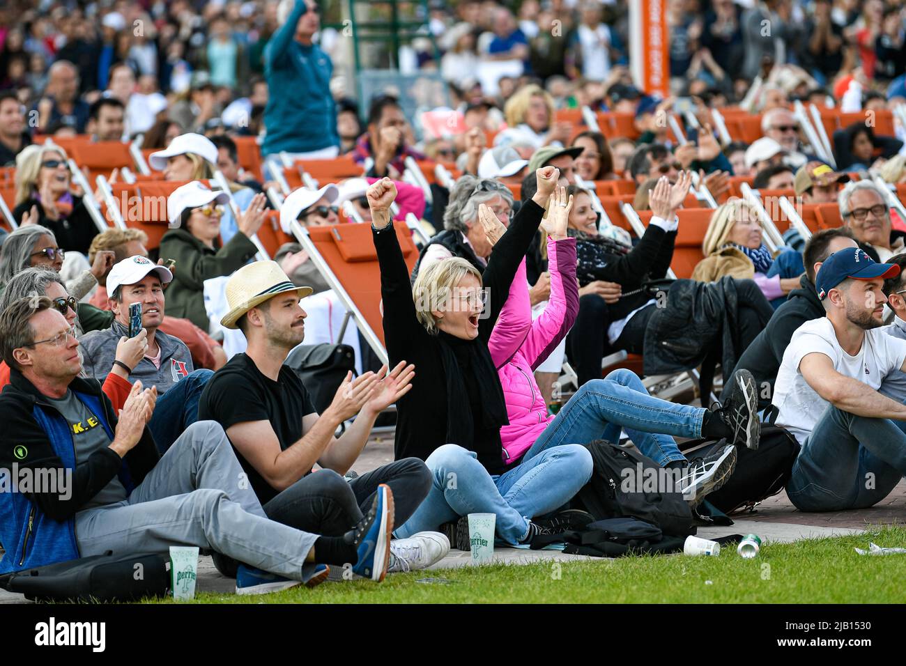 Atmosphere with the crowd (audience, public) Place des Mousquetaires ...