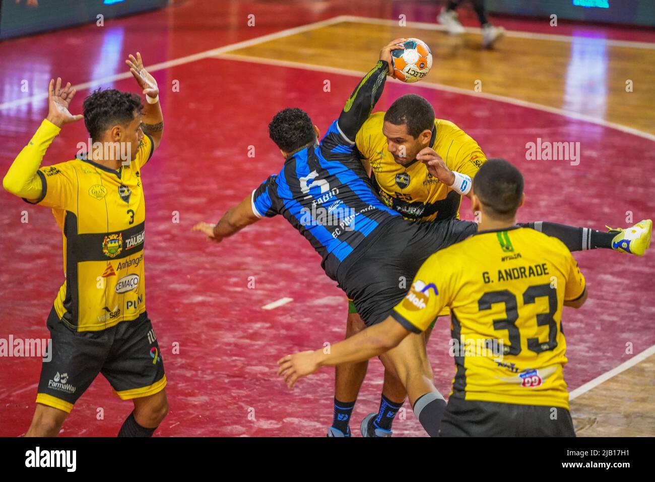 Pelota de handball hi-res stock photography and images - Alamy