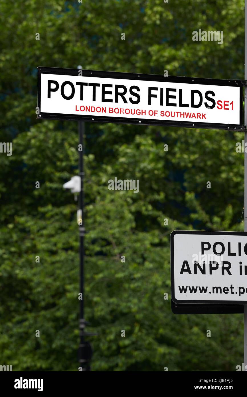 Street sign for Potters Fields, London, SE1 England Stock Photo - Alamy