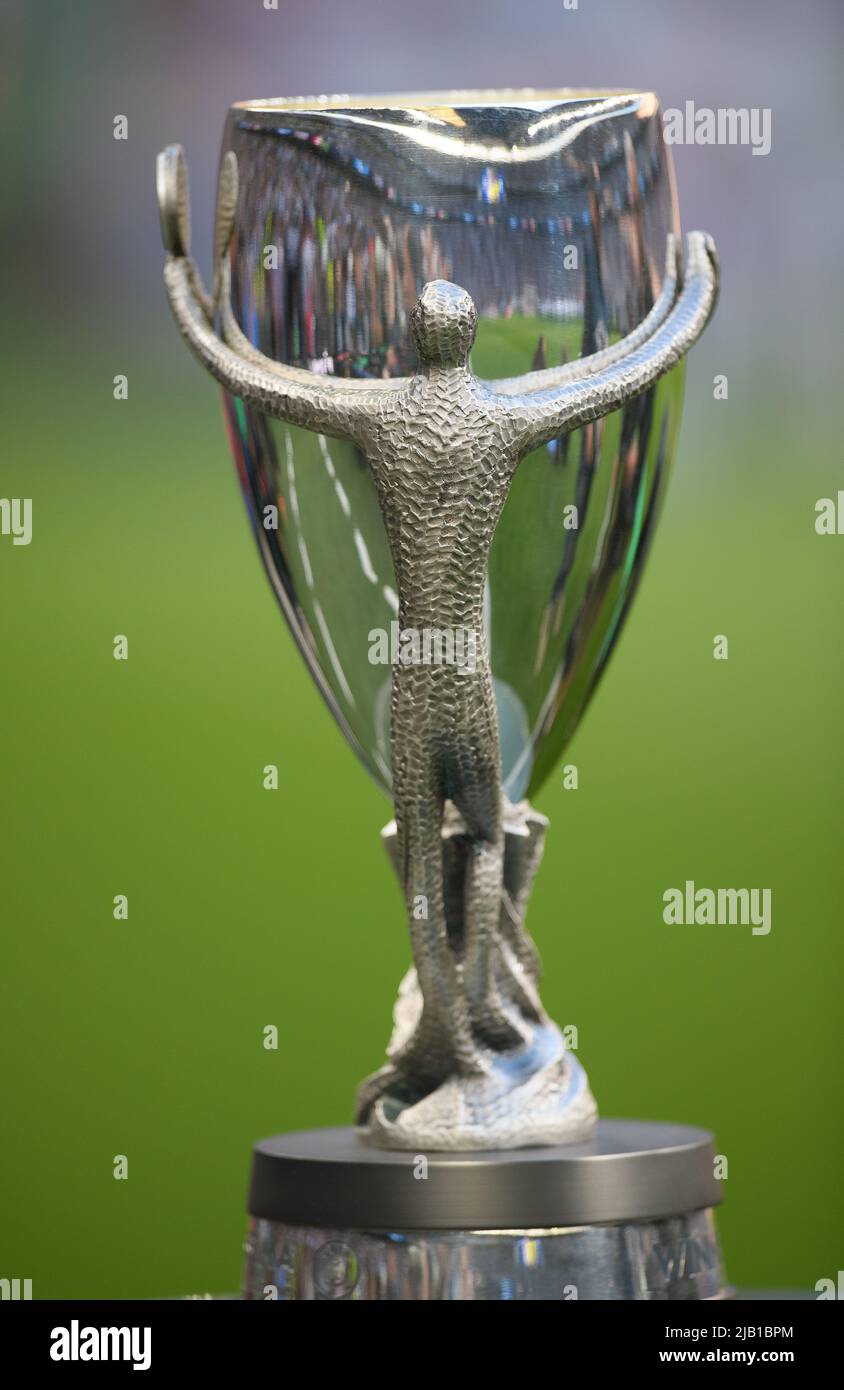 Wembley stadium trophy 2022 hi-res stock photography and images - Alamy