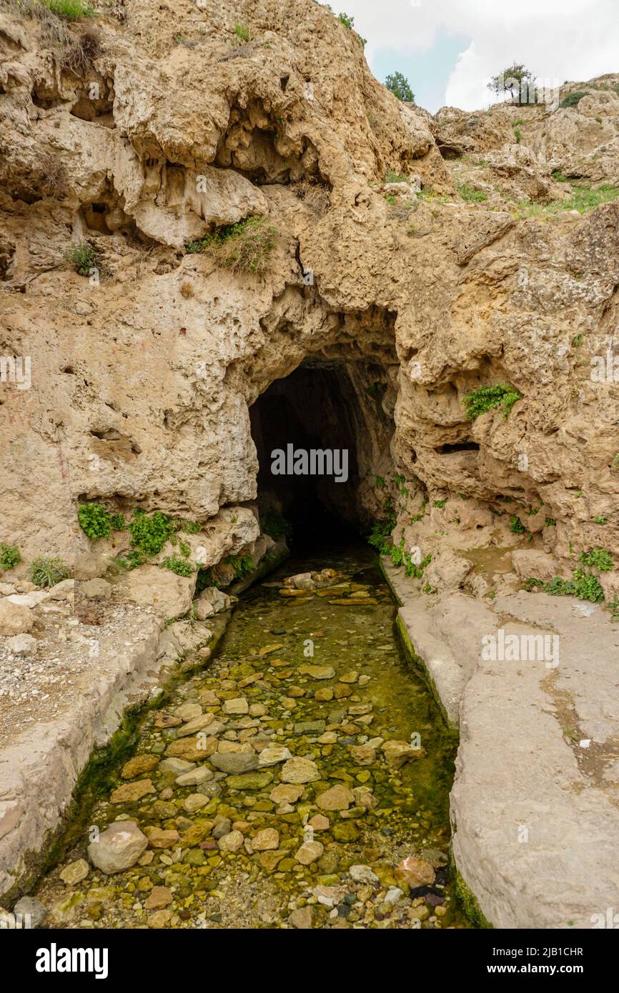 Gap waterfall pond in Derik Mardin Turkey Stock Photo - Alamy