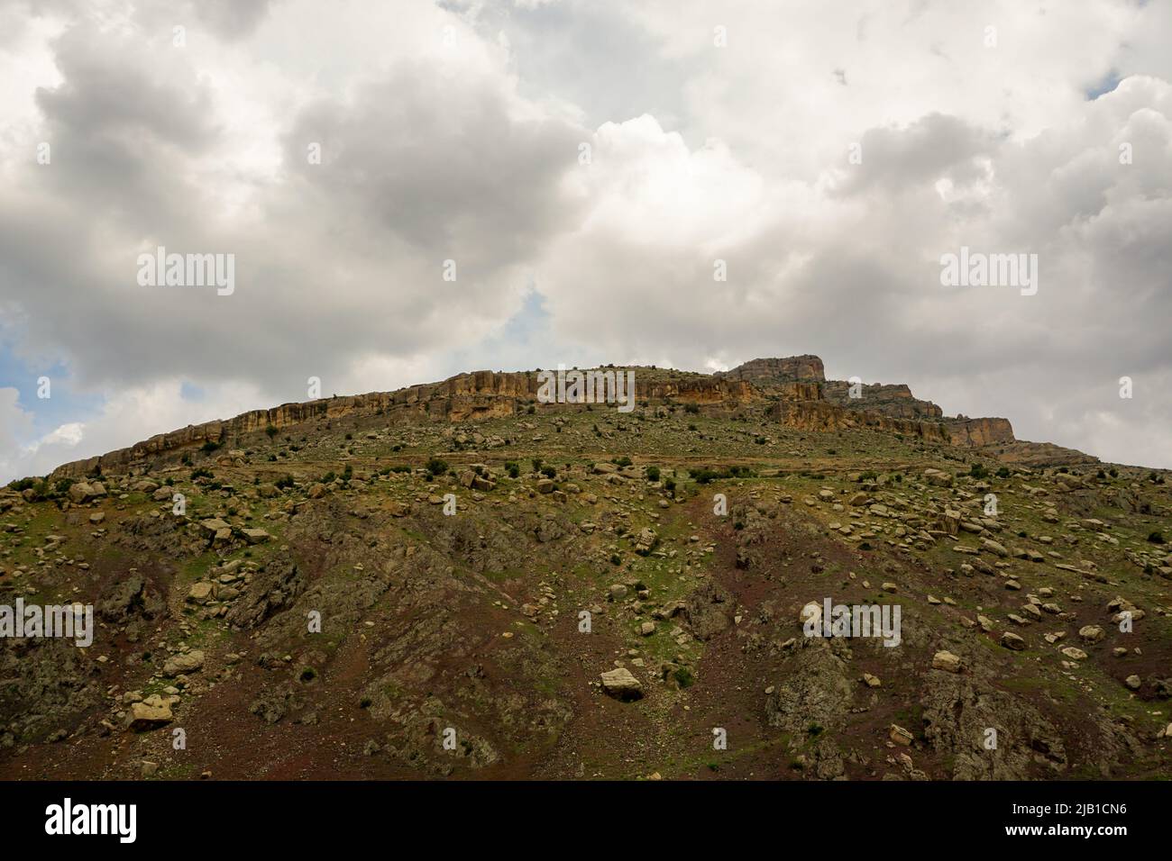 Gap in the middle hi-res stock photography and images - Alamy