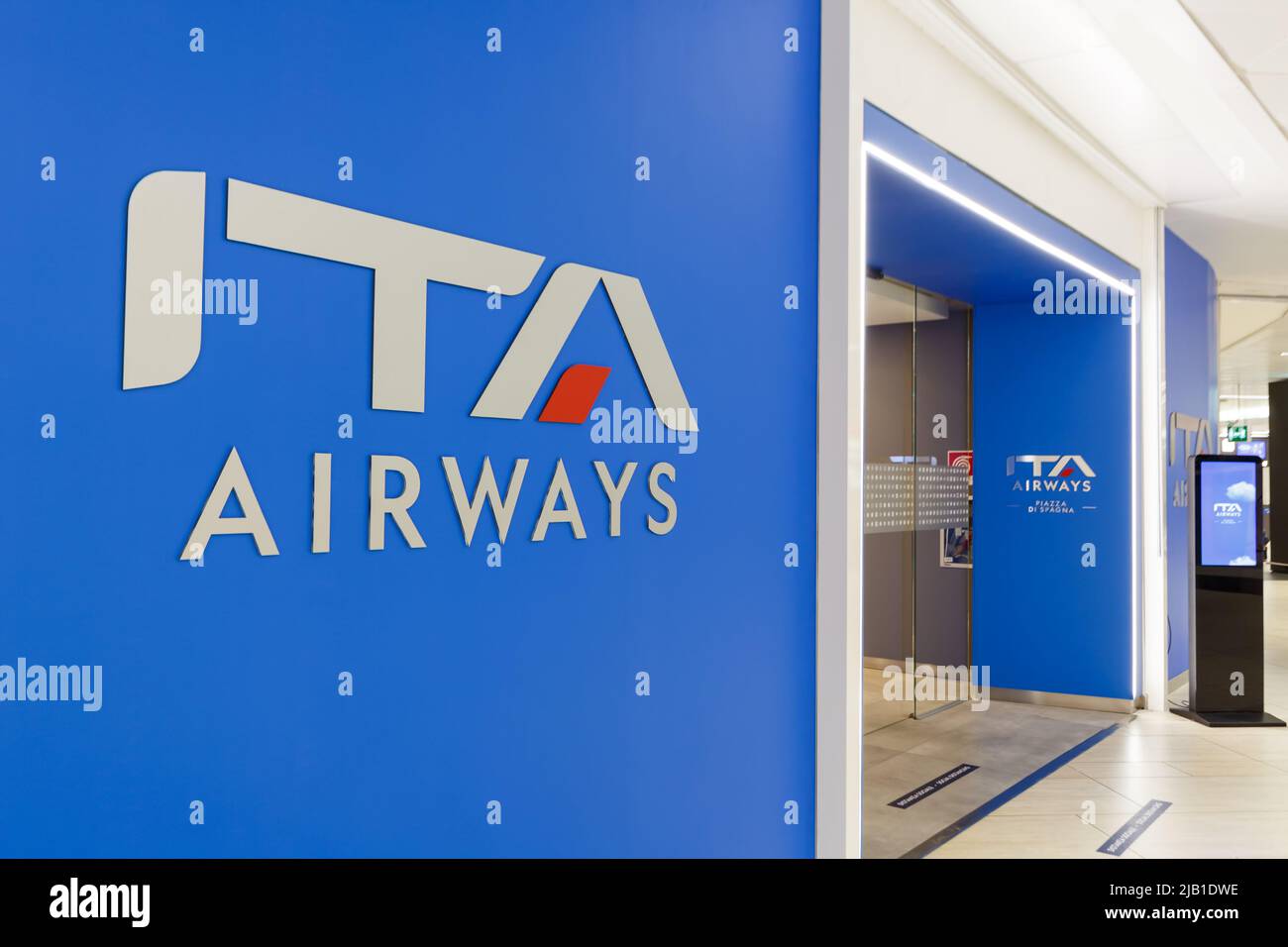 Ita airlines hi-res stock photography and images - Alamy