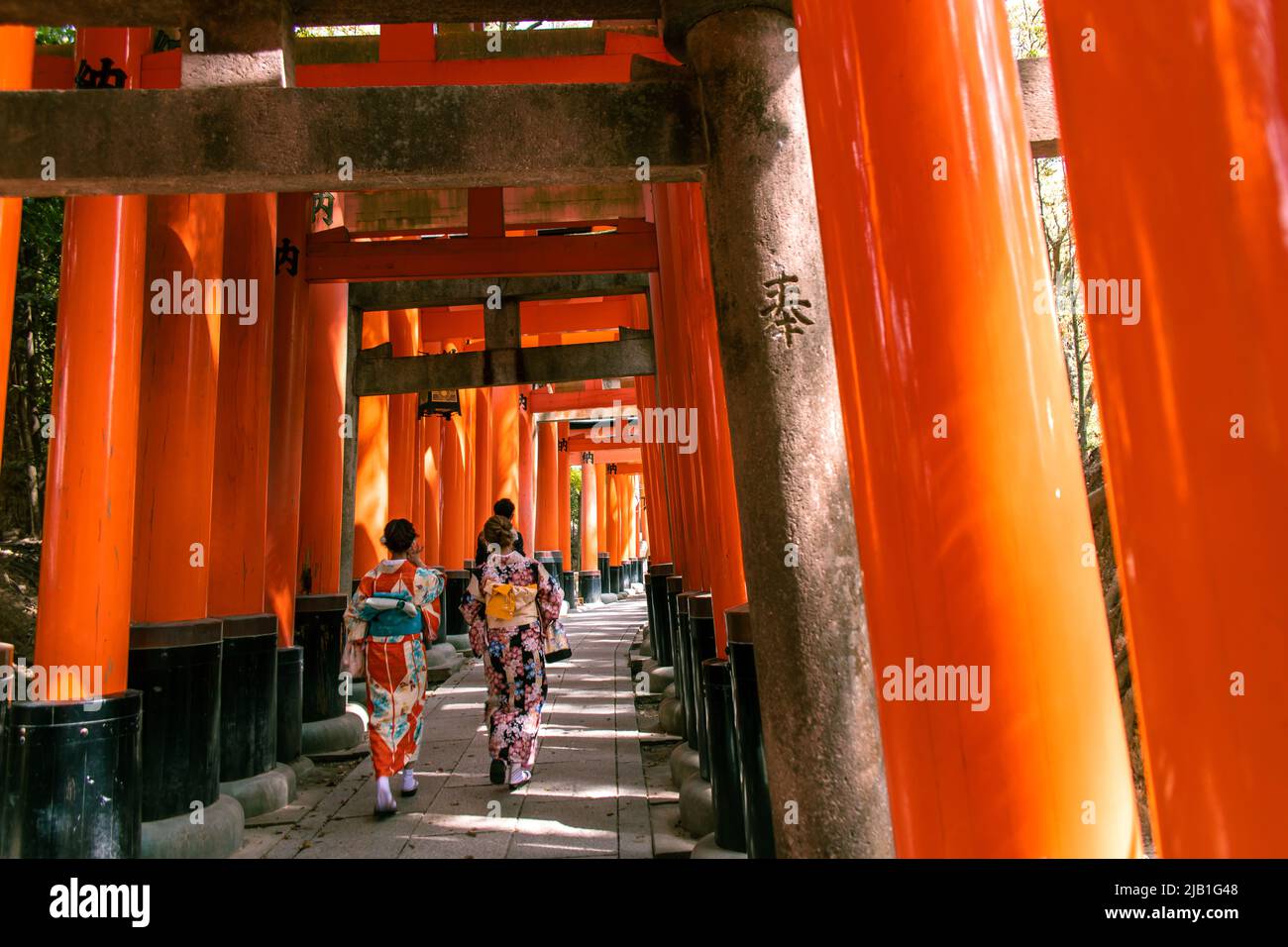 The Senbon Torii of Fushimi Inari-taisha. Trails lead into the sacred ...
