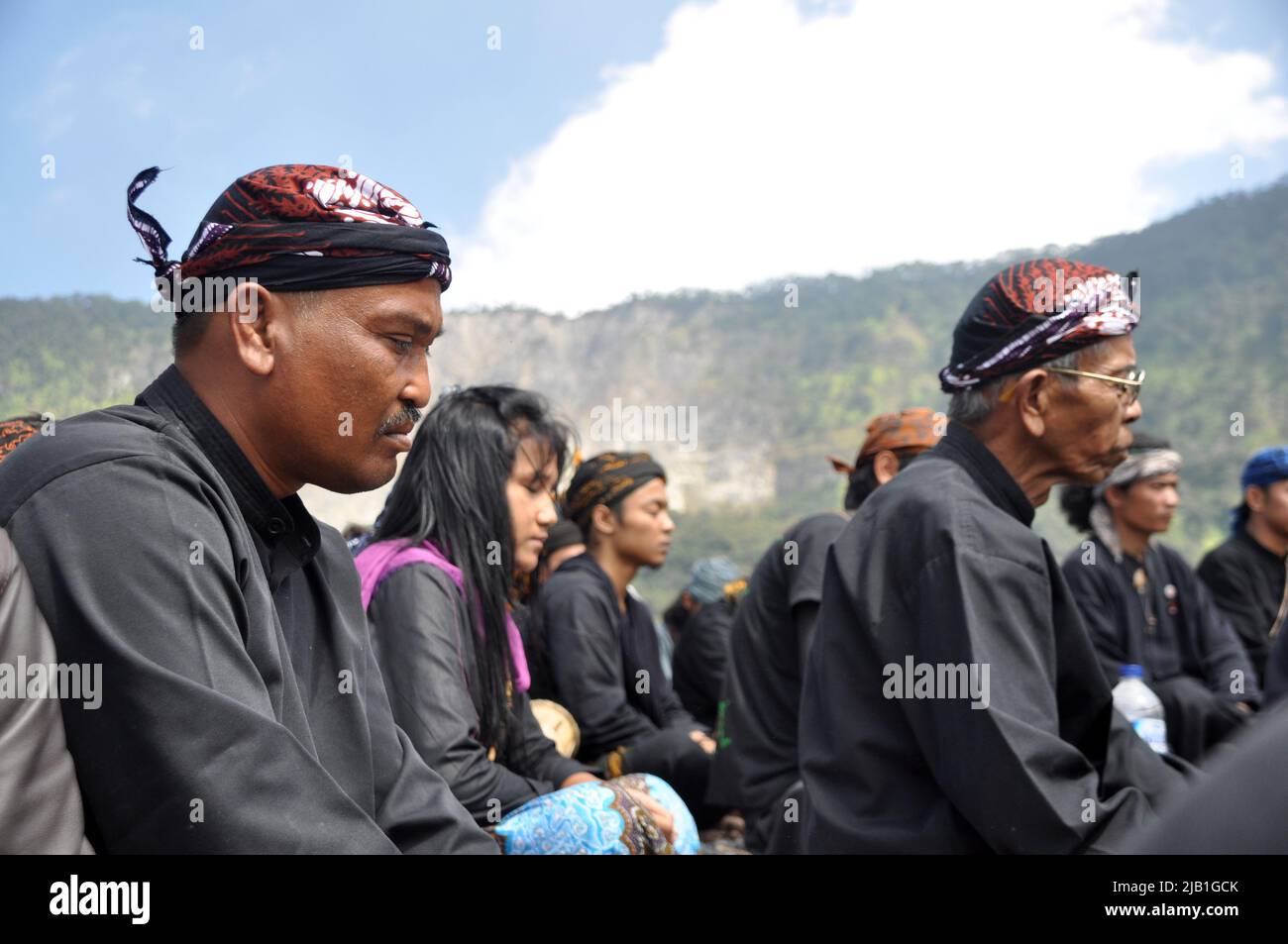 Sundanese traditional clothing hi-res stock photography and images - Alamy