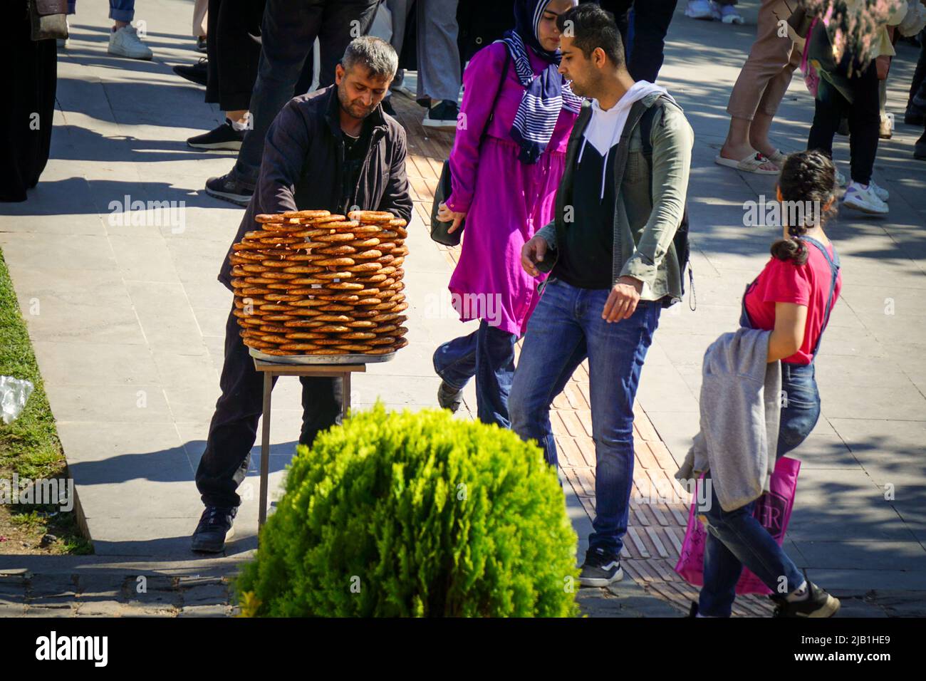 Bagel vendor street bread hi-res stock photography and images - Alamy