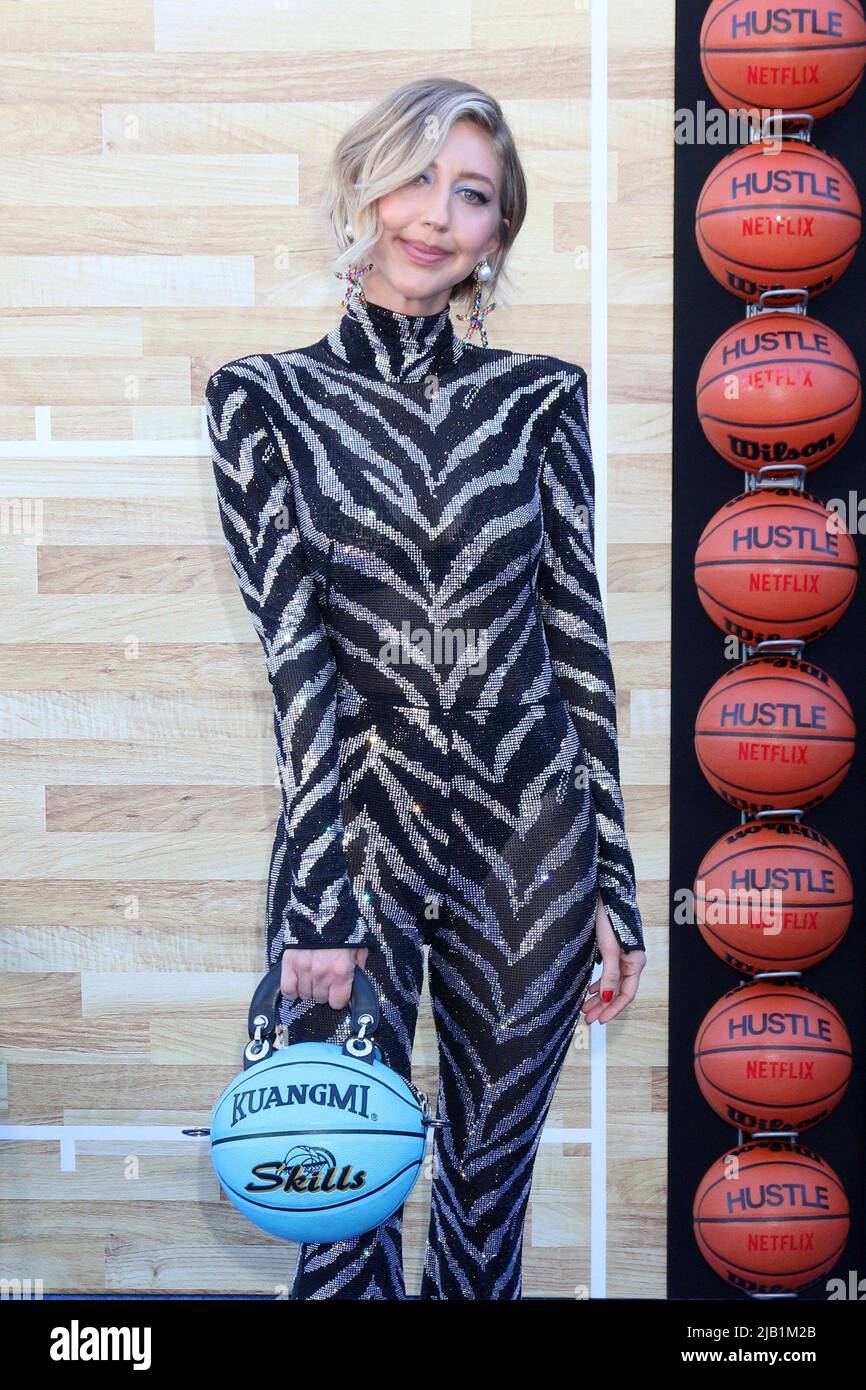 Heidi gardner hi-res stock photography and images - Alamy