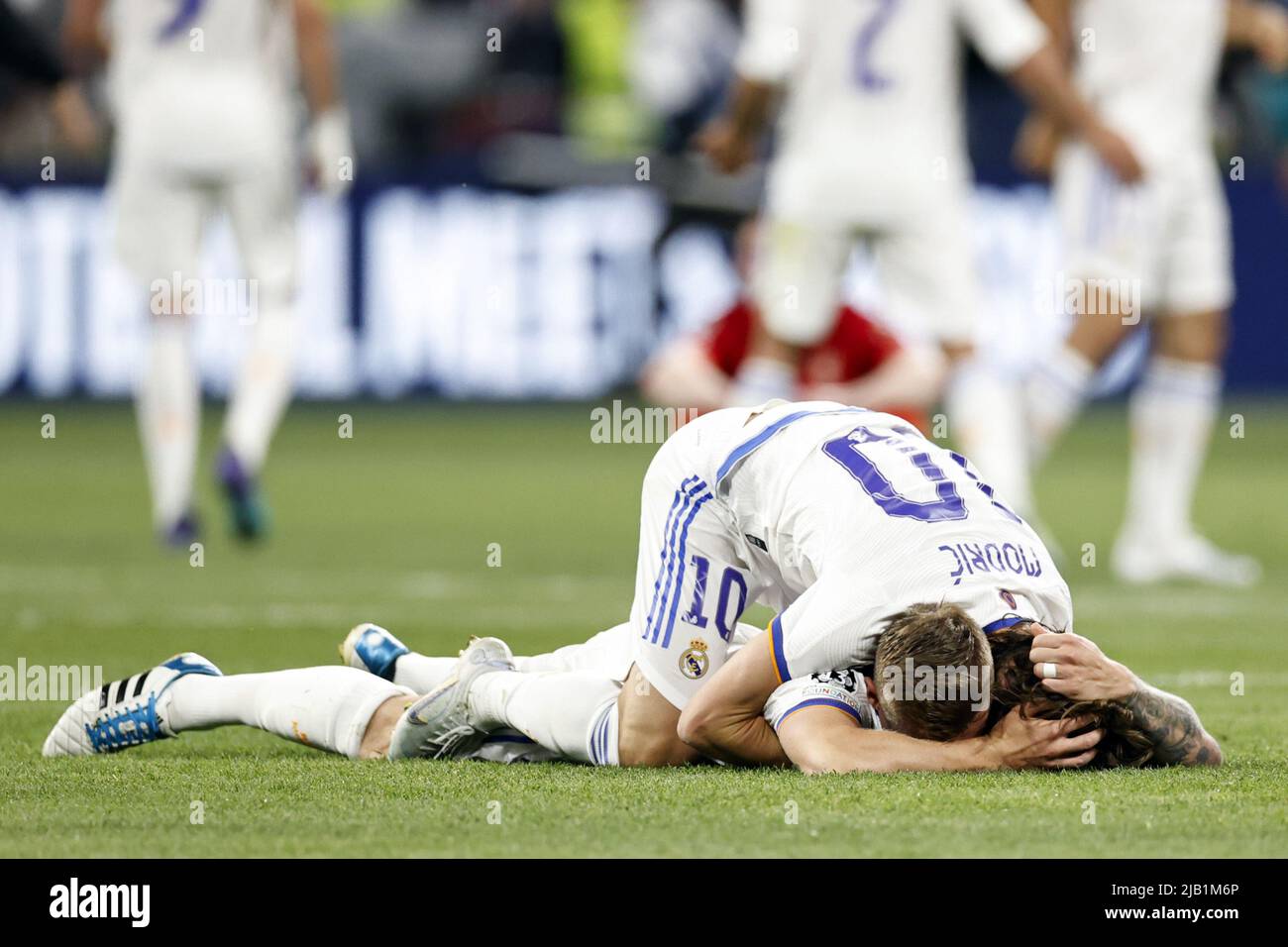 PARIS - (LR) Toni Kroos of Real Madrid, Luka Modric of Real Madrid ...