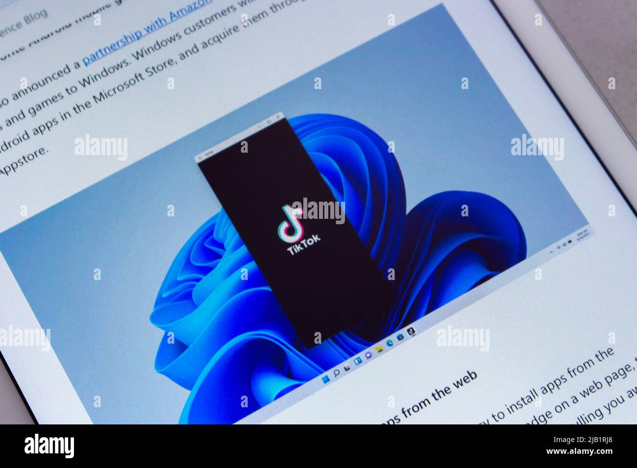 Windows 11 hi-res stock photography and images - Alamy