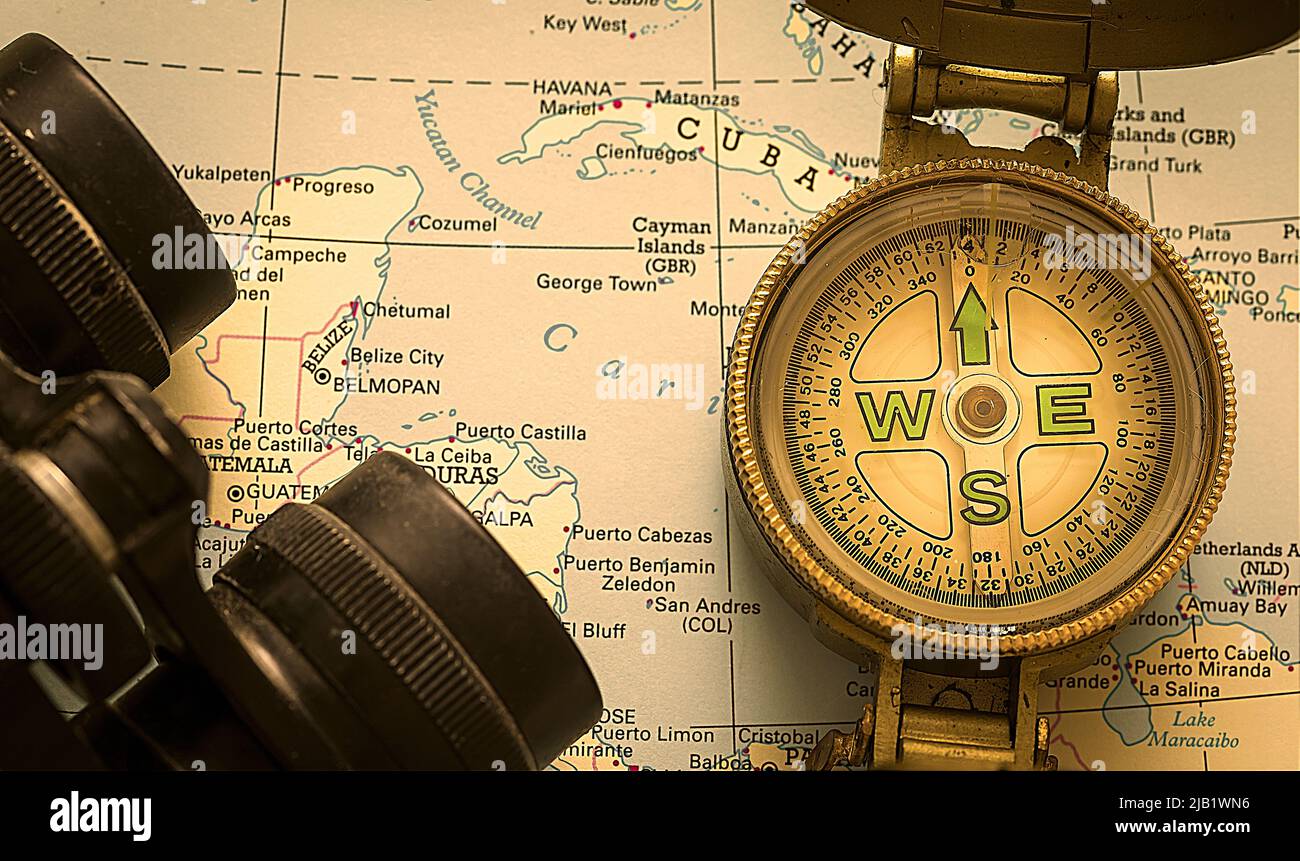 Antique brass compass on map hi-res stock photography and images - Alamy