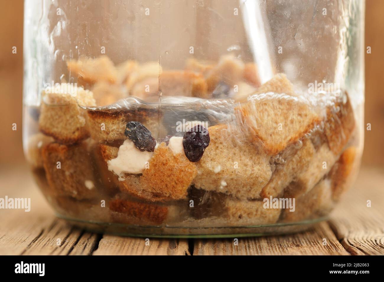 Roasted rye bread, yeast and raisins - ingredients for Russian cold rye ...