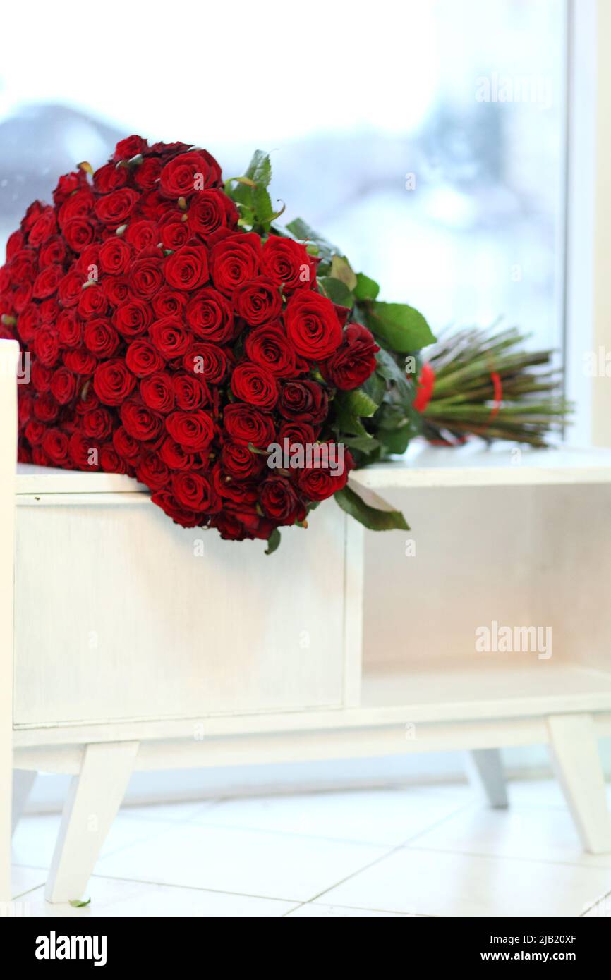 Beautiful red roses bouquet Stock Photo - Alamy