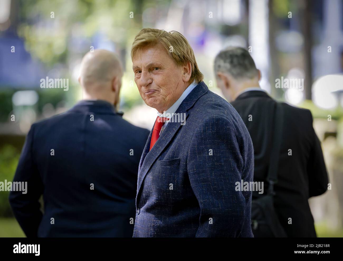 2022-06-02 10:21:25 LAREN - Henny Huisman walks into St. John's ...