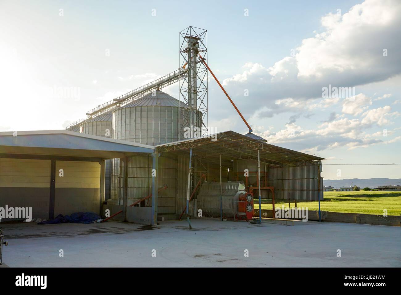 Modern steel grain silo hi-res stock photography and images - Alamy