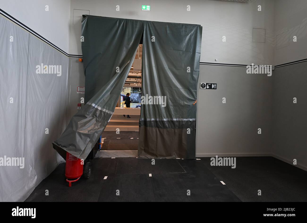 Munich, Germany. 02nd June, 2022. A construction tarp hangs in the ...