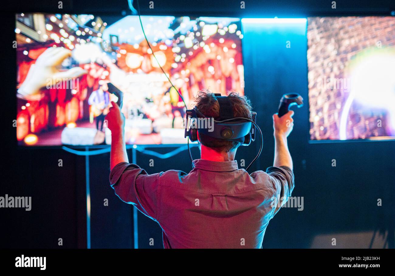 Virtual concerts hi-res stock photography and images - Alamy