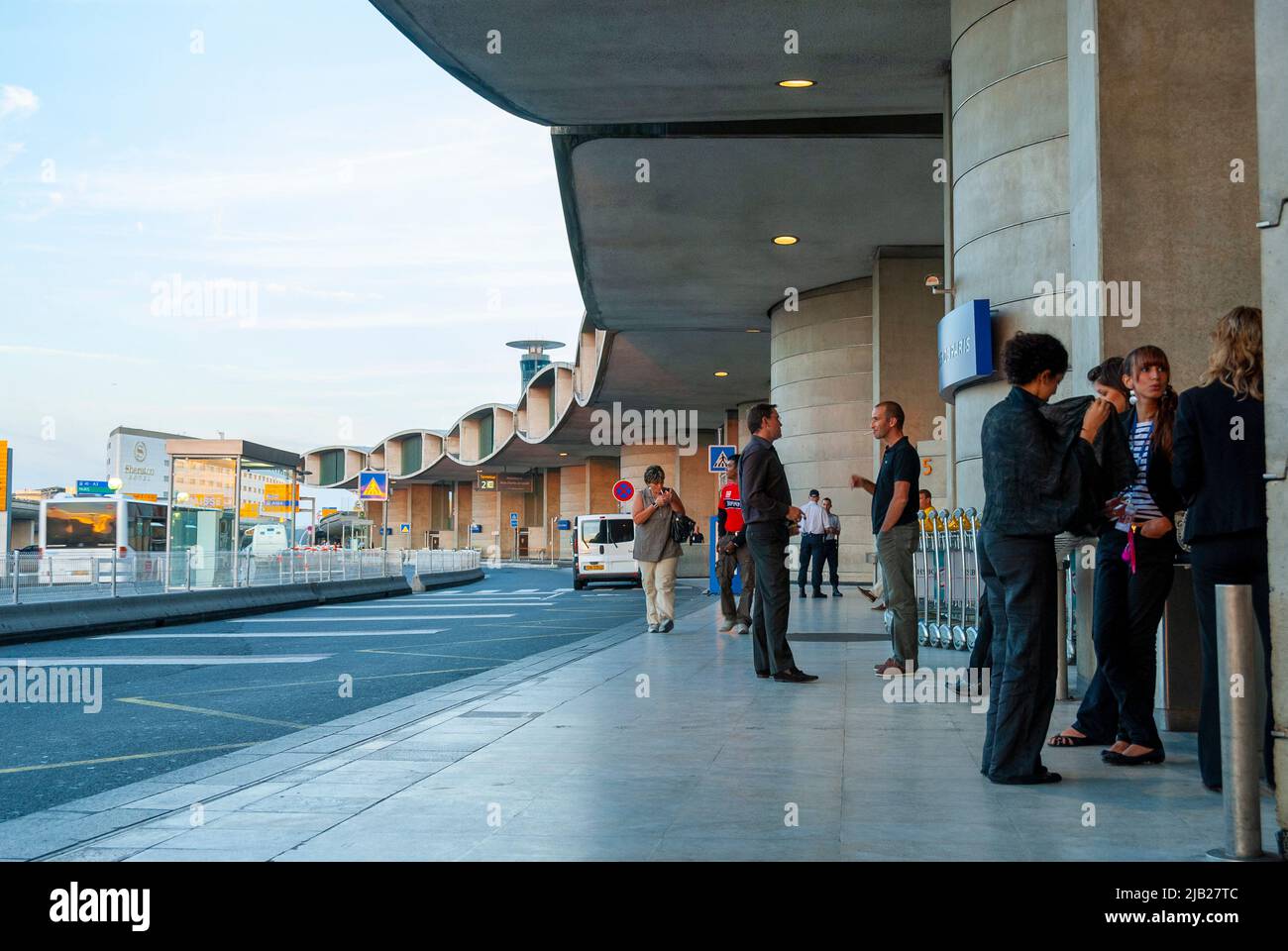 Outside view roissy charles de gaulle hi-res stock photography and ...