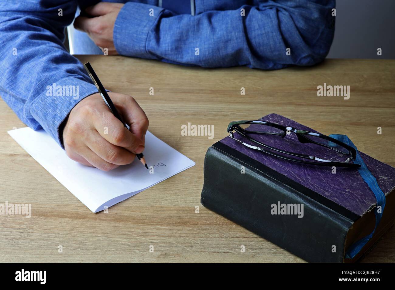 person taking notes on the table Stock Photo - Alamy