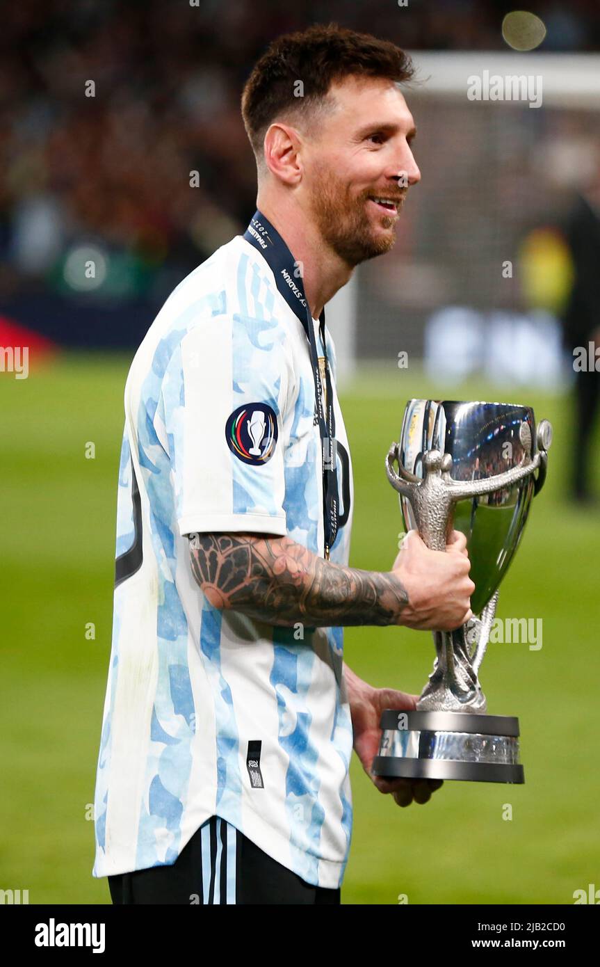 LONDON, ENGLAND - JUNE 01: Lionel Messi of Argentina with Trophy ...