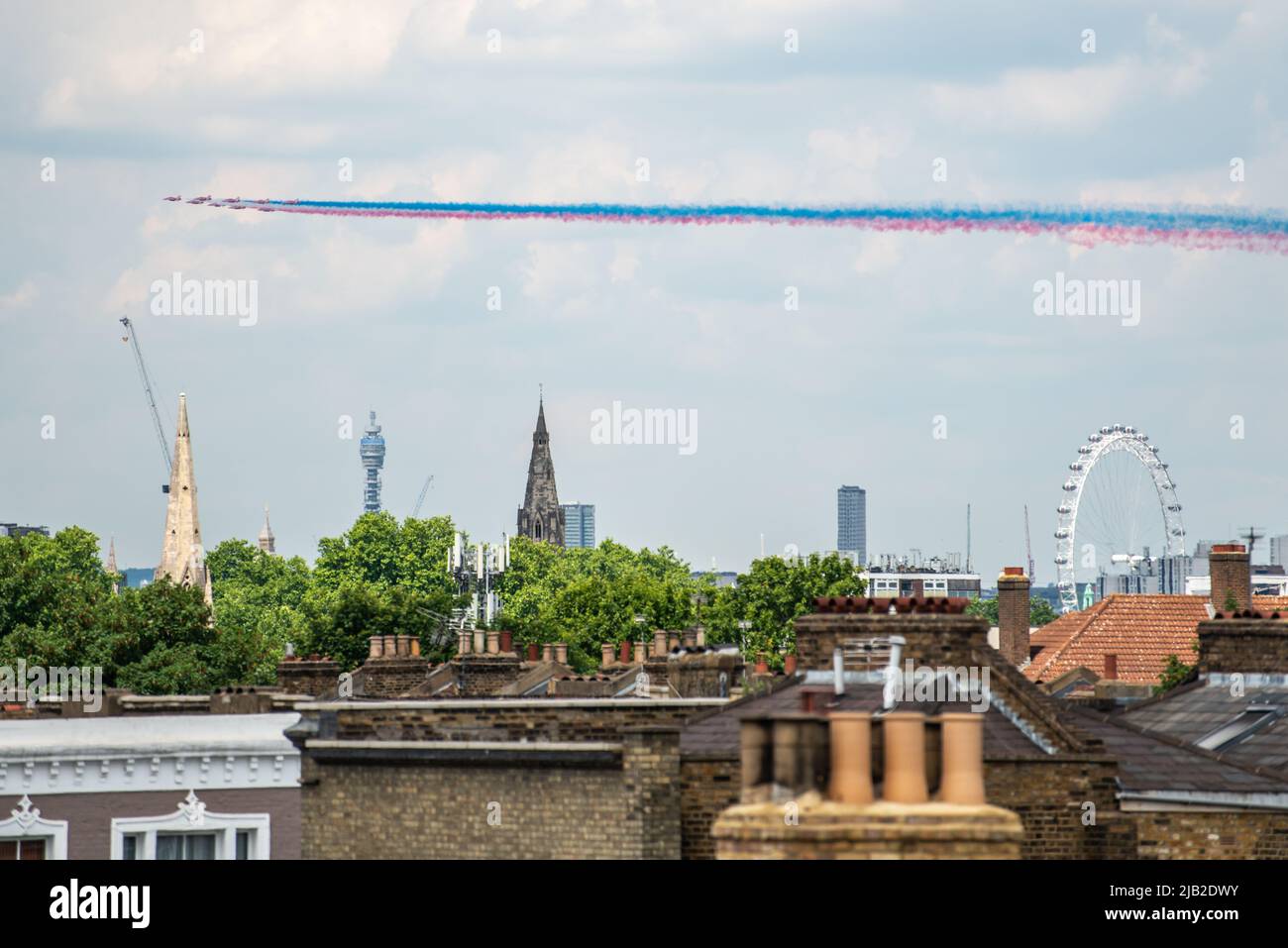 London, UK 2nd June 2022. The RAF Red Arrows fly over central London ...