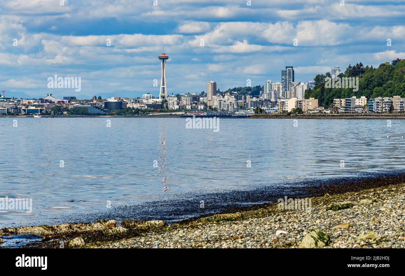 A view of the skyline of Alki Beach and Seattle Stock Photo - Alamy