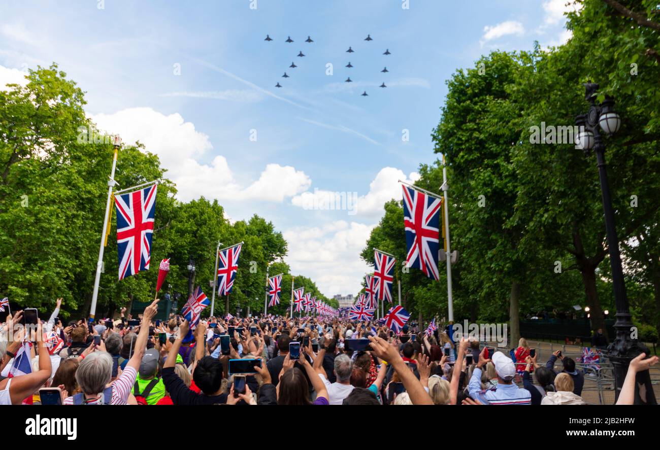 The Mall, London, UK. 2nd Jun, 2022. The Queen’s Birthday Flypast ...