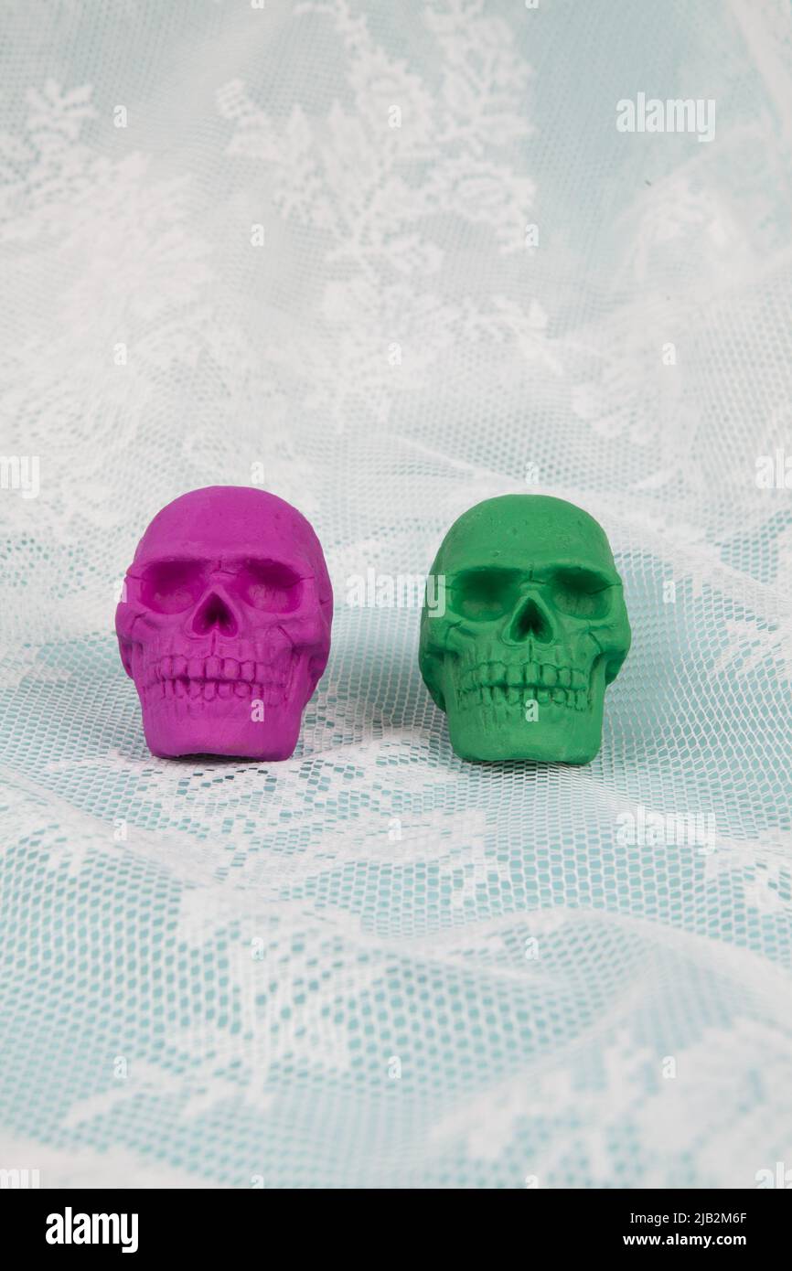 Plastic human skulls hi-res stock photography and images - Alamy