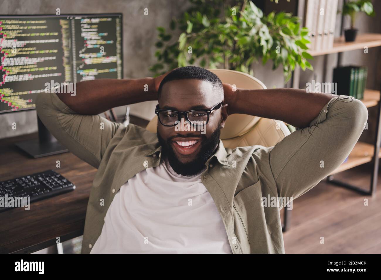 Portrait of attractive cheerful guy expert technician tech support ...