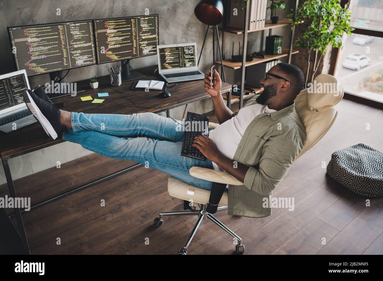 Typing client hi-res stock photography and images - Alamy