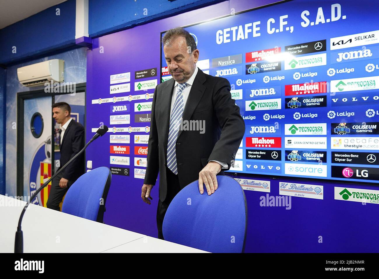 Getafe CF's new General Manager Ruben Reyes (l) with the President ...