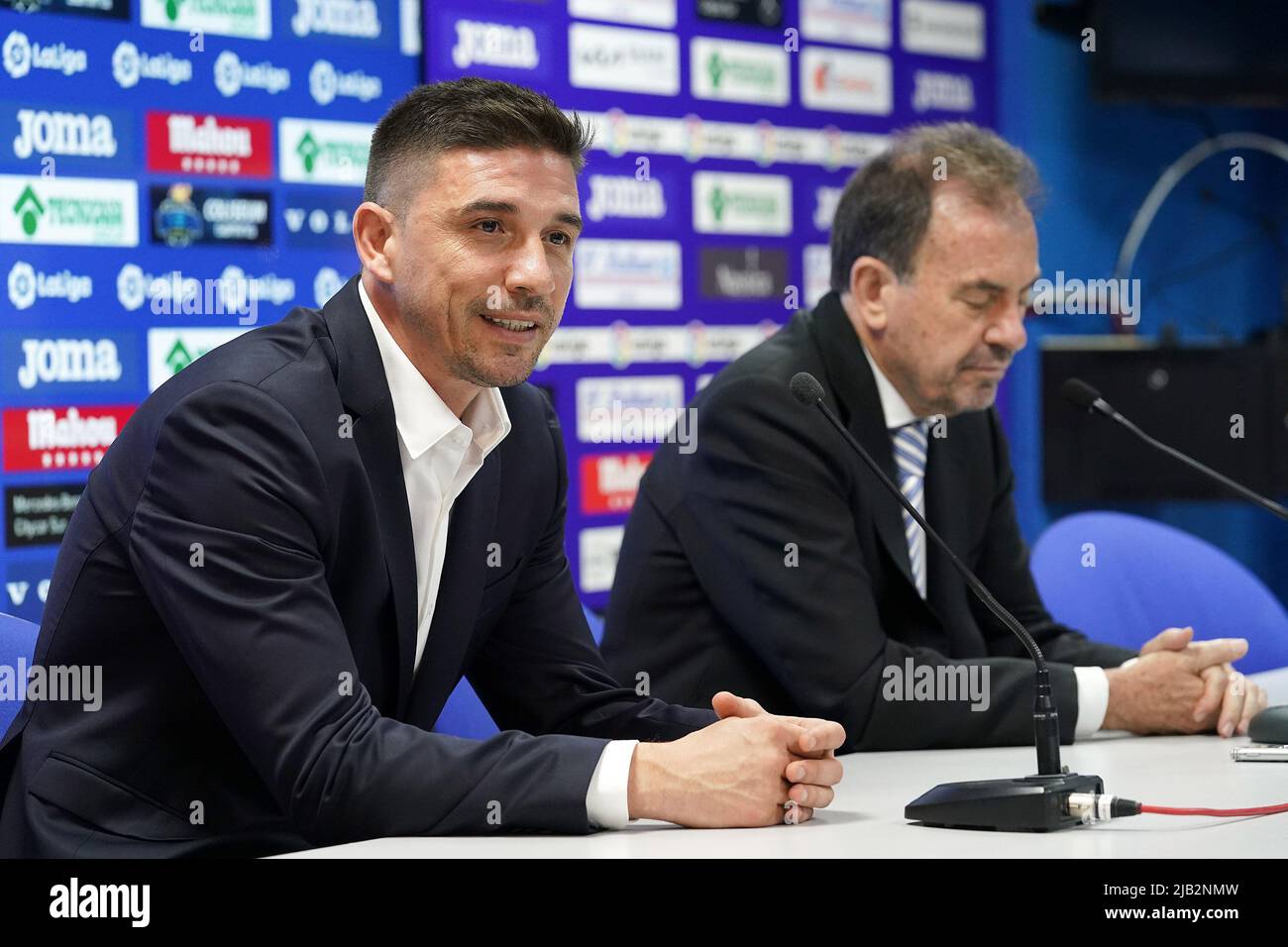 Getafe CF's new General Manager Ruben Reyes (l) with the President ...