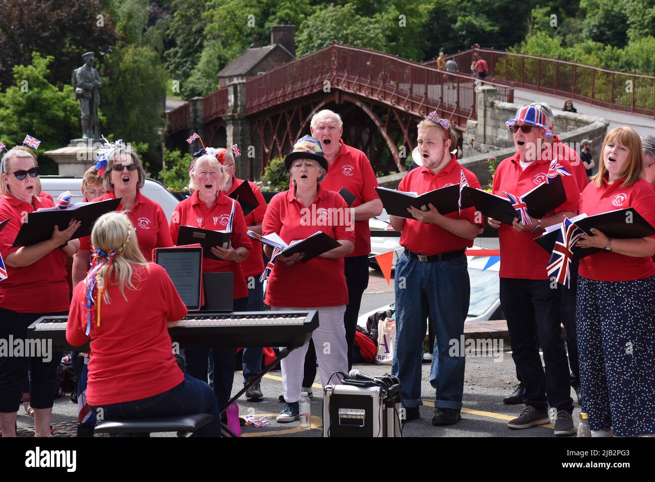 Ironbridge, Shropshire, UK June 2nd 2022. Queen's Jubilee sing-song ...