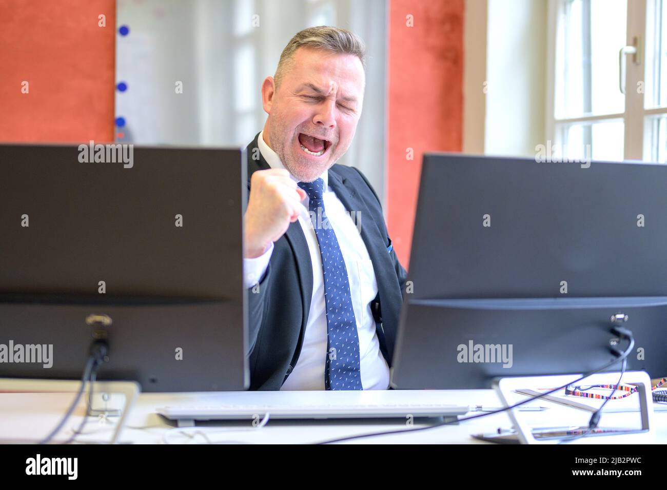 Staff cheering hi-res stock photography and images - Alamy