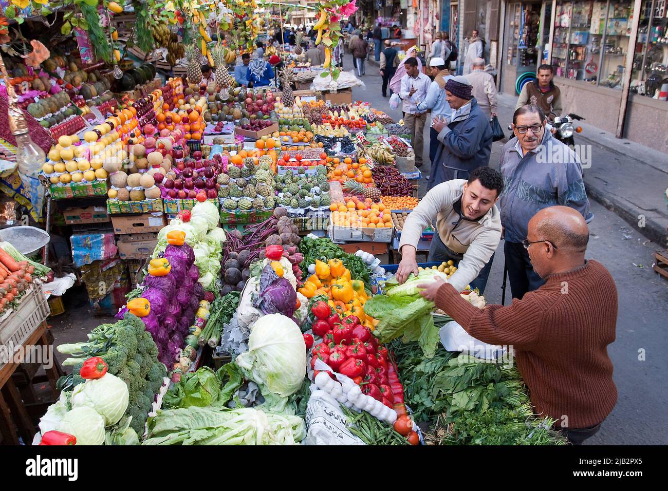 Egypt, Cairo Vegetable market in the city center Stock Photo - Alamy