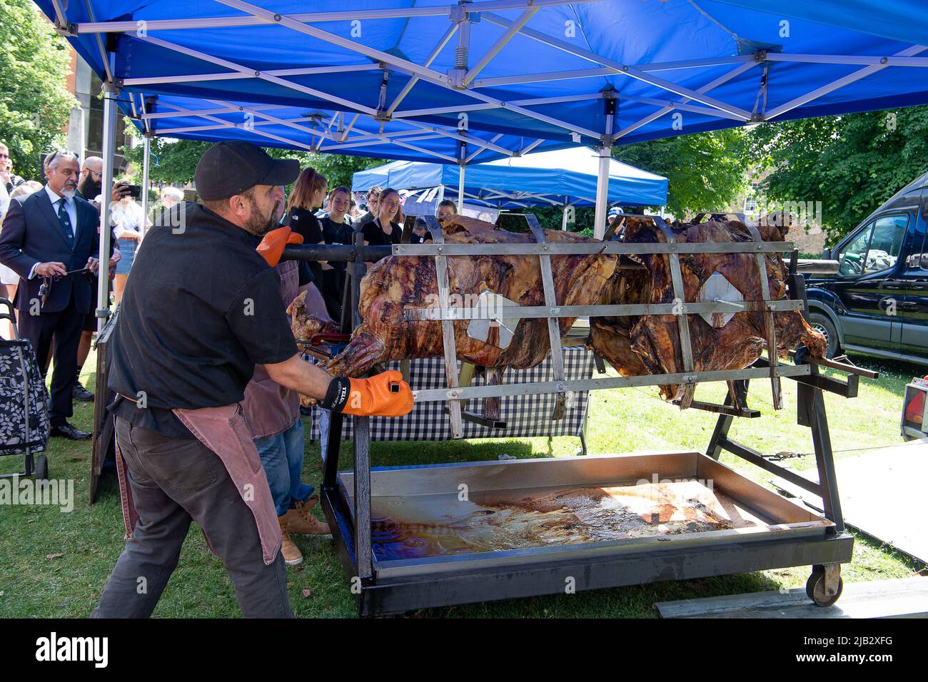 Windsor, Berkshire, UK. 2nd June, 2022. The roasted ox is taken out of ...